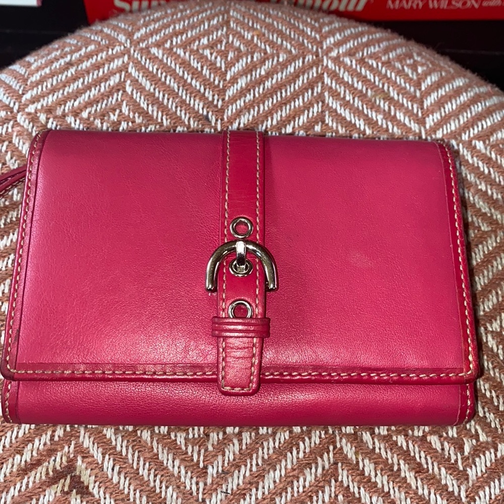 Coach Pink/Fuchsia Mini Wallet With Zip Coin Purse Cl… - Gem